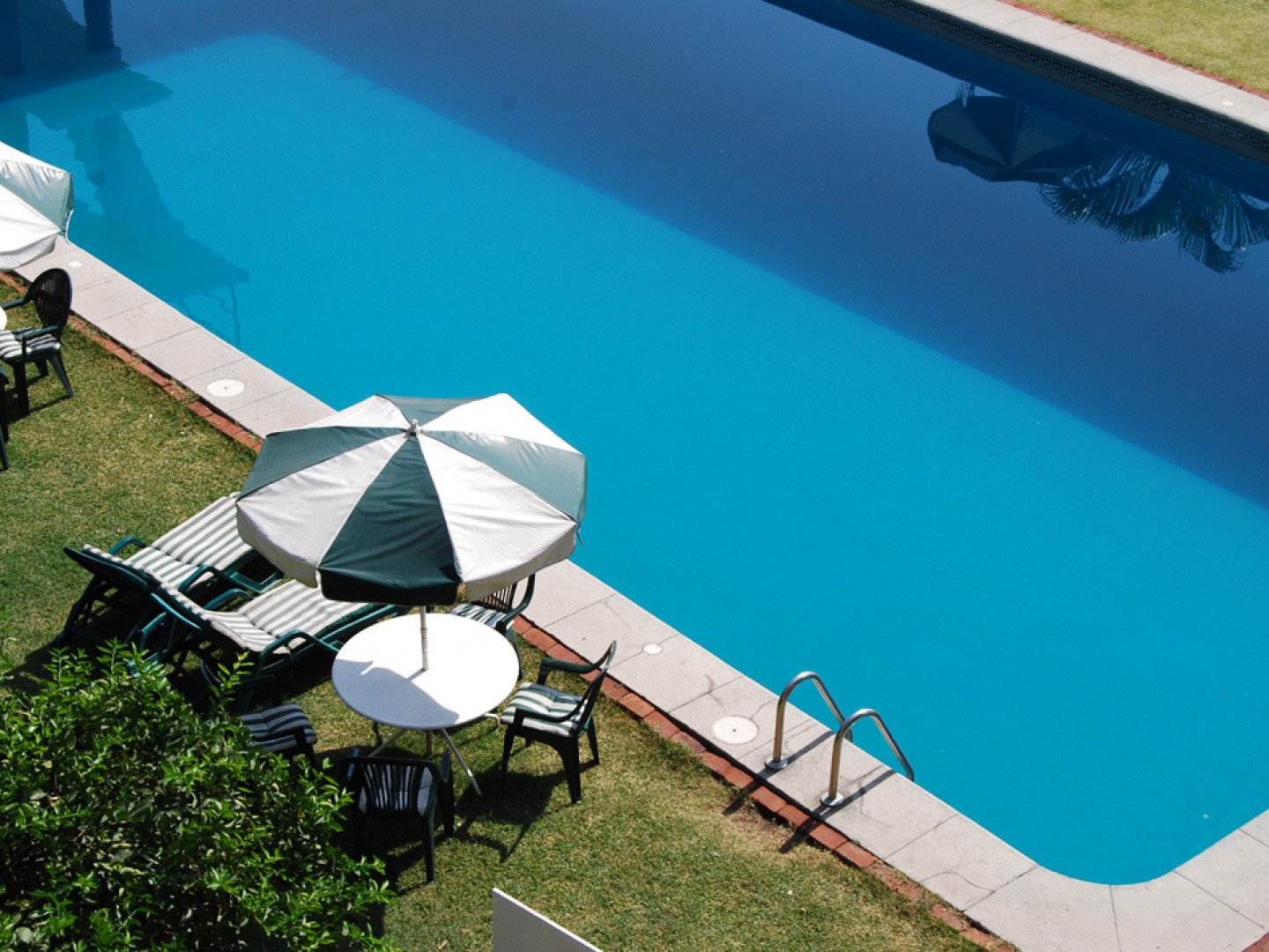 Pool Liner Repair: Augusta, Hallowell, Gardiner, ME | Merit Pools & Spas